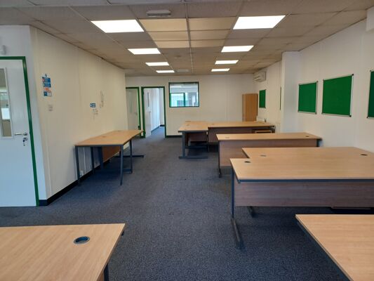 Arena 100 Berkshire Place,, Reading - Office property in Reading - Vail ...