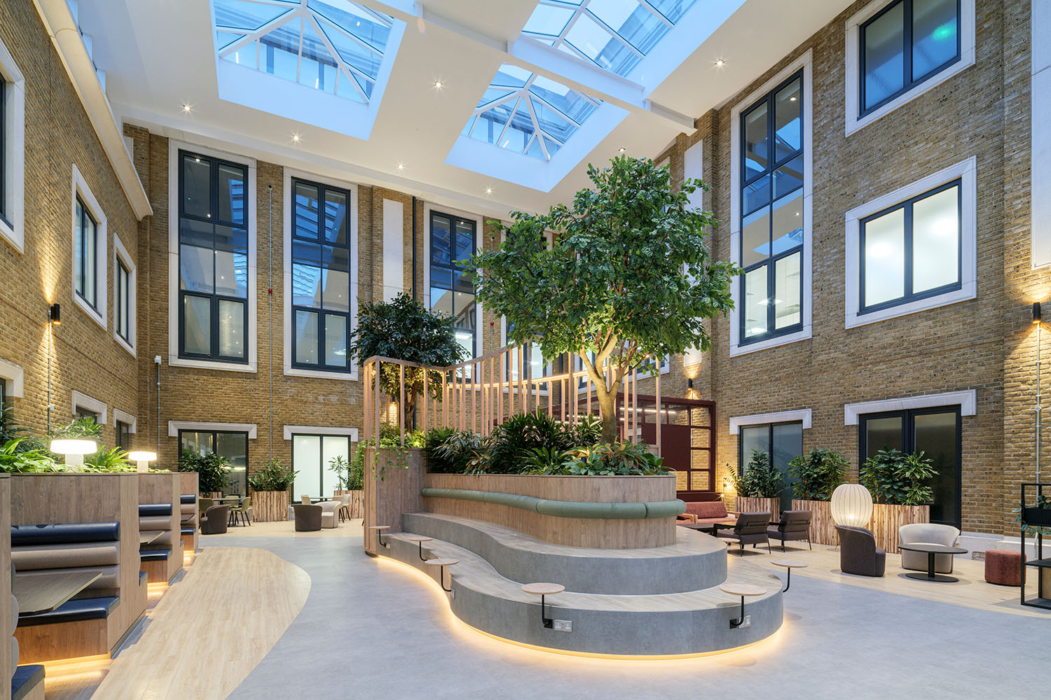 ONE Arlington Square, Bracknell - Office property in Bracknell - Vail Williams
