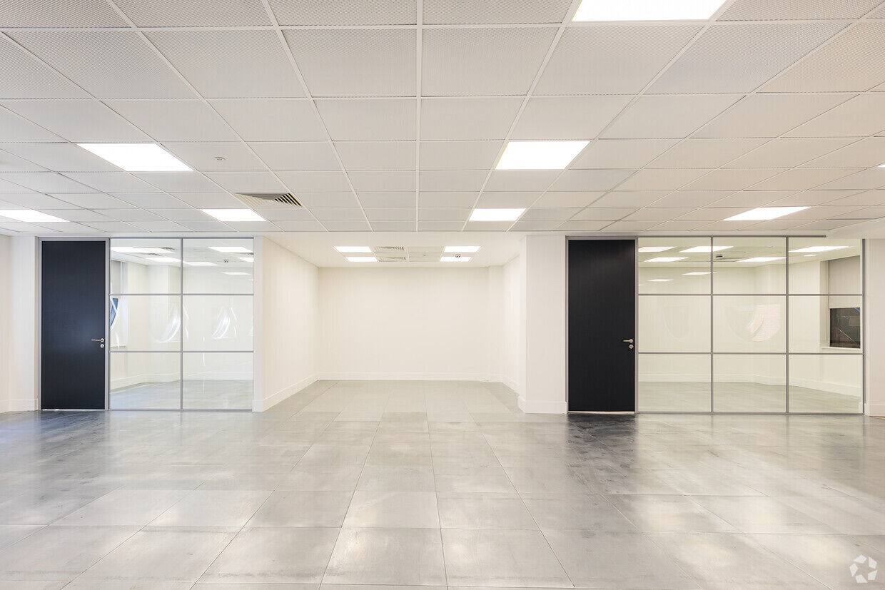 Export House, WOKING, Woking - Office property in Woking - Vail Williams