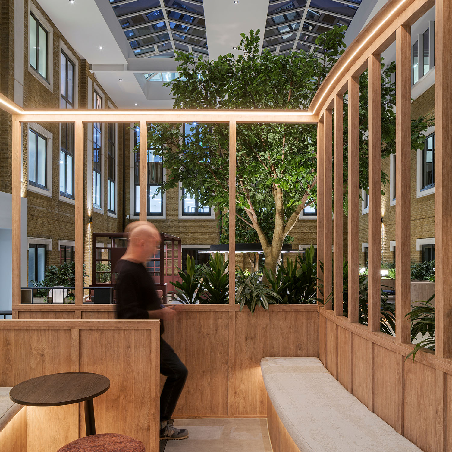 ONE Arlington Square, Bracknell - Office property in Bracknell - Vail Williams