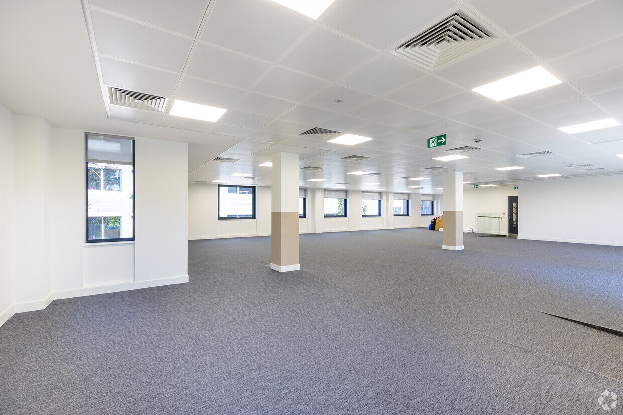 Export House, WOKING, Woking - Office property in Woking - Vail Williams